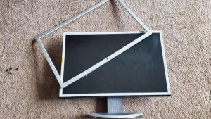 How to Remove a Monitor Bezel for Your Smart Mirror - Built by Az